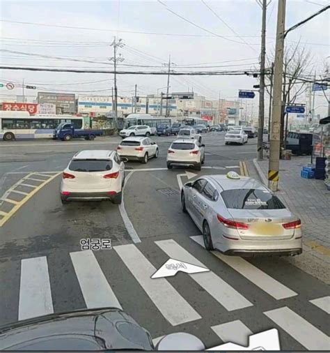 우회전 차선 에서 직진신호대기 지식in