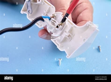 Assembly Of Folding Electrical Plug For An Electrical Cord An