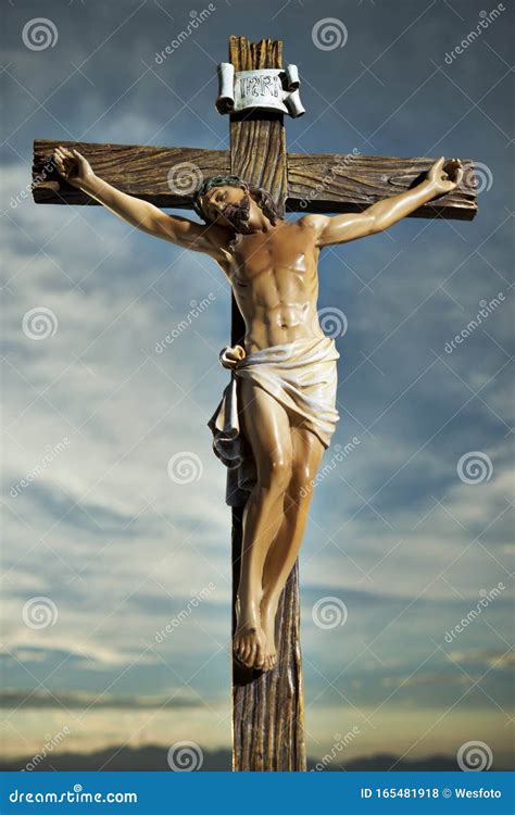 Cristo En La Cruz Foto De Archivo Imagen De Dios Crucifijo 165481918