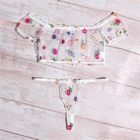 무료 배송 여성 속옷 섹시 란제리 세트 꽃 자수 탑스 G 문자열 끈 잠옷 속옷 여성용 란제리 Aliexpress