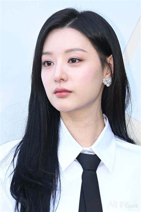 블라인드 썸·연애 여친 이렇게 생겼으면 먹여살릴수잇음