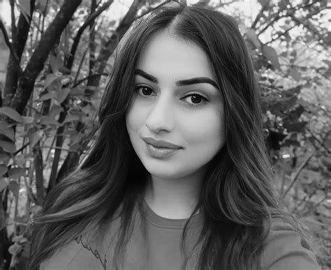 ՄԱՐԻՆԵ ԹԱԹՈՅԱՆ Գրական երիտասարդական թերթ