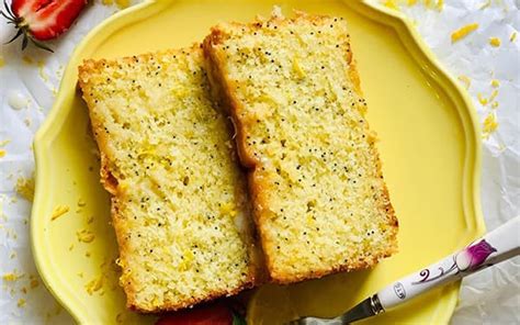 طرز تهیه کیک لیمویی خوشمزه و نرم فرانسوی با سس لیمو