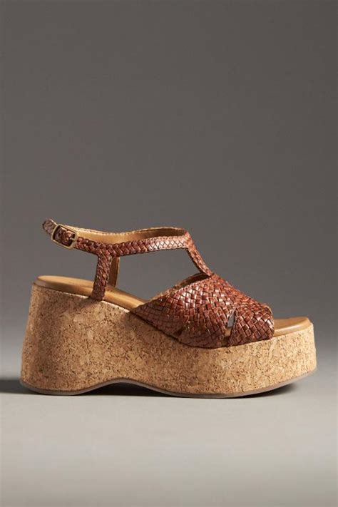 세이셸 놀리아 코르크 웨지 샌들 앤트로폴로지 한국 공식 스토어 유니크한 여성 패션 및 라이프스타일 편집샵 200개이상의 프리미엄 브랜드 여성 의류 액세서리 홈