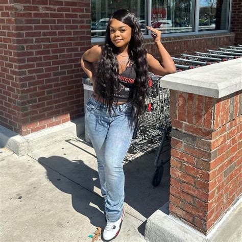 Teen Mom Kiaya Elliot Shows Off Drastic Weight Loss As She Poses In Teeny Bikini While Filming