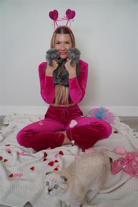 Dive Into Pure Cat Therapy And Slow Down The Moment 🐱💓 Black Cat Friday Is Here 🤩 Dm To Schedule