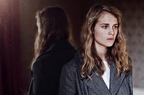Marika Hackman The Musician Cum Model Is A Laid Back Touring Veteran Marika Music Musician