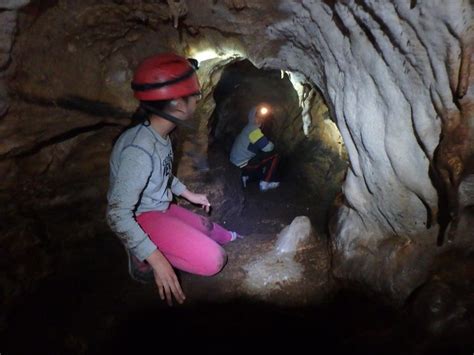 Млади пещерняци от Ракитово проникнаха в нови галерии на пещерата под „Калето“ Pzdnes Днес