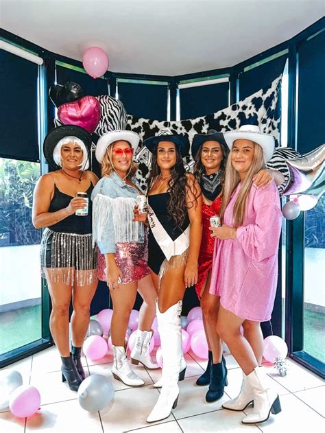 Space Cowgirls 👽 Cowgirl Fancy Dress Hen Party Fancy Dress Western