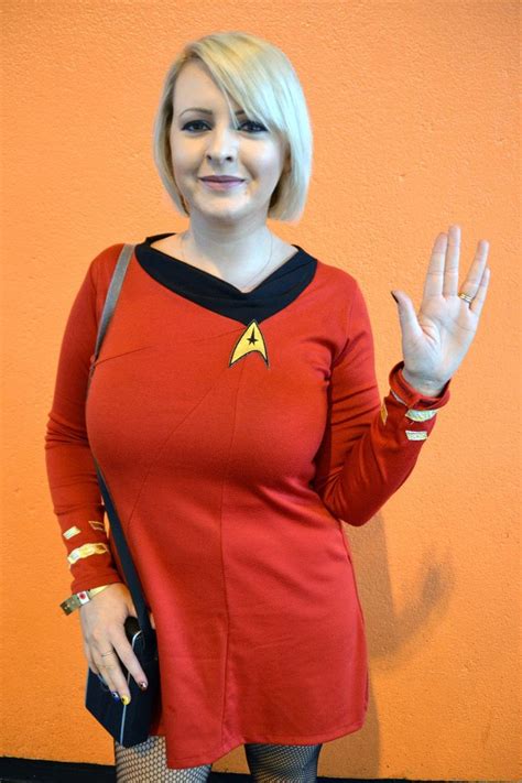 Pin By James Brazeal On Star Trek Star Trek Cosplay Cosplay Girls Girl