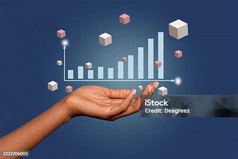 복합 트렌드 아트웍 스케치 콜라주 거대한 핸드 홀드 미니어처 사이버 공간 큐브 홀로그램 디스플레이 미래 통계 상인 화살표 성장