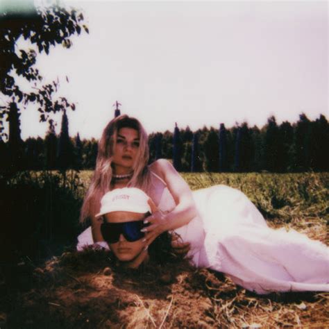 На поле Youtube Music