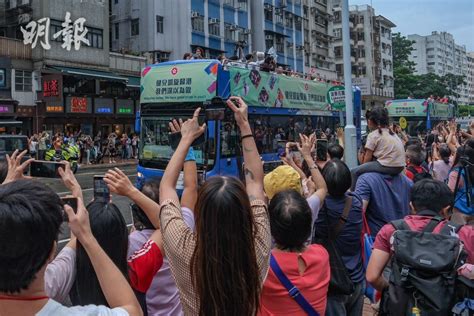 【圖輯】10多名巴黎奧運港隊代表參與巴士巡遊 市民夾道歡迎 1220 20240821 港聞 即時新聞 明報新聞網