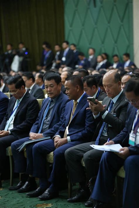 សម្តេចធិបតី ហ៊ុន ម៉ាណែត ណែនាំឱ្យមានការបន្ថែមម៉ោងដល់មន្រ្តីគយ នៅតាមកំពង់ផែស្ងួតនានានៅពេលយប់