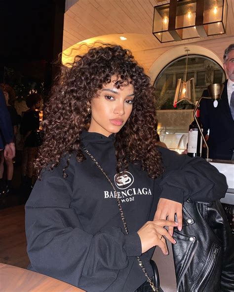 Derlyn Perez Outfit Inspo Curly Hair Styles Fashion