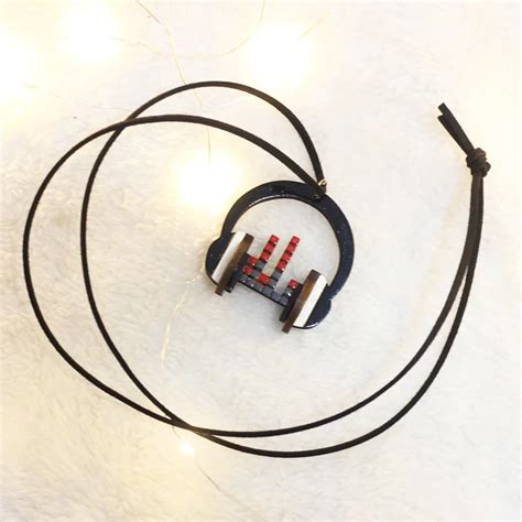 گردنبند هدفون برجسته هنرگلسا