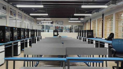 Iit Madras Starts A 3d Printing Farm With 25 Fabmachines In Its New