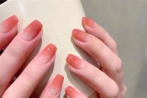 10 مدل جدید و جذاب طراحی ناخن برای عید؛ با رنگ ناخن سال ۱۴۰۳ آشنا شو