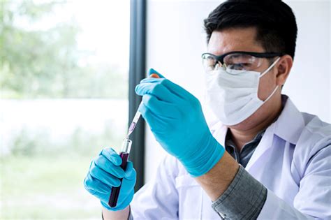 생화학 실험실 연구 화학자 화학 액체를 포함 하는 장비 및 과학 실험 유리와 실험실에서 샘플 분석은 Stem 주제에 대한 스톡 사진 및 기타 이미지 Istock