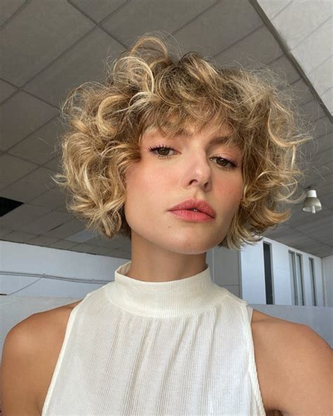 40 Chin Length Bobs From Classic To Edgy