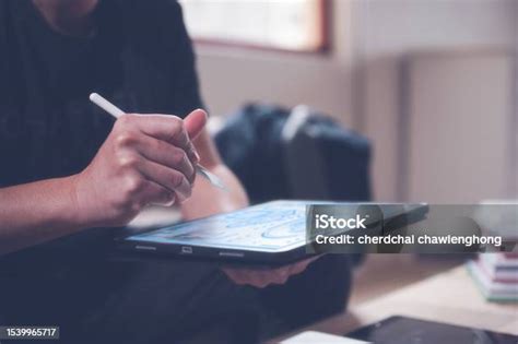 인공 지능 디지털 트랜스포메이션 변경 관리 사물 인터넷 가상 다이어그램 스마트 산업에서 일하는 남자 Ai 기술 연구 및 개발 개발에 대한 스톡 사진 및 기타 이미지 Istock