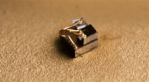 This Is The World S Smallest Pc At Just 0 33 Mm Next To A Rice Grain