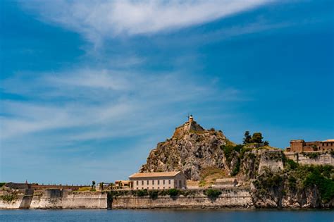 코르푸 섬 베네치아 요새 바다에서 바라본 전망 대중적인 여행지 놀라운 풍경 푸른 하늘 물 박물관 0명에 대한 스톡 사진 및 기타