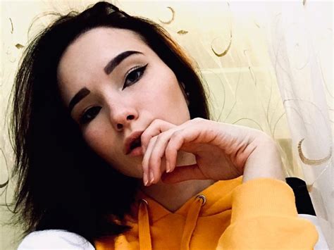 Jenny Larsan主播：免费直播性爱表演和聊天 Stripchat