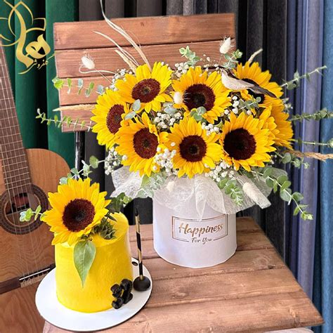 باکس گل و کیک برای تولد خواهر گل و کیک آفتابگردان هلیا