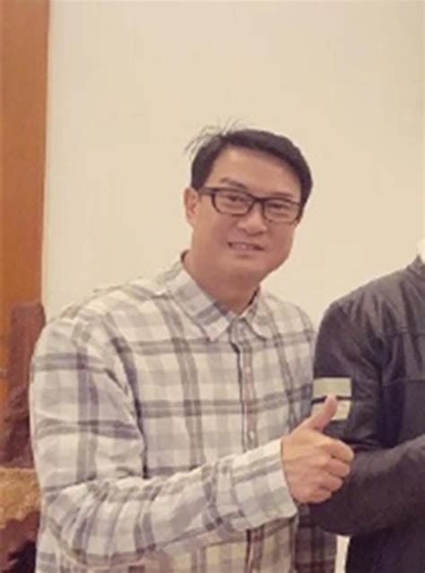 56岁刘锡明罕露面身材发福变化大与翁虹樊少皇聚会心情大好 刘锡明 樊少皇 翁虹 新浪新闻