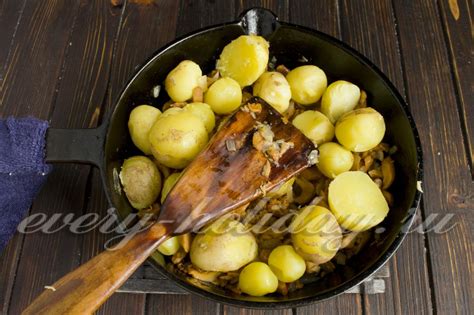 Жареные лисички с картошкой, рецепт