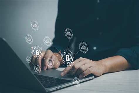 클라우드 네트워크 스토리지 컴퓨터 비즈니스 가상 클라우드 서비스 아이콘과 노트북 키보드 데이터 전송 기술 개념에 대한 컴퓨터 온라인 기술 가상현실에 대한 스톡 사진 및 기타