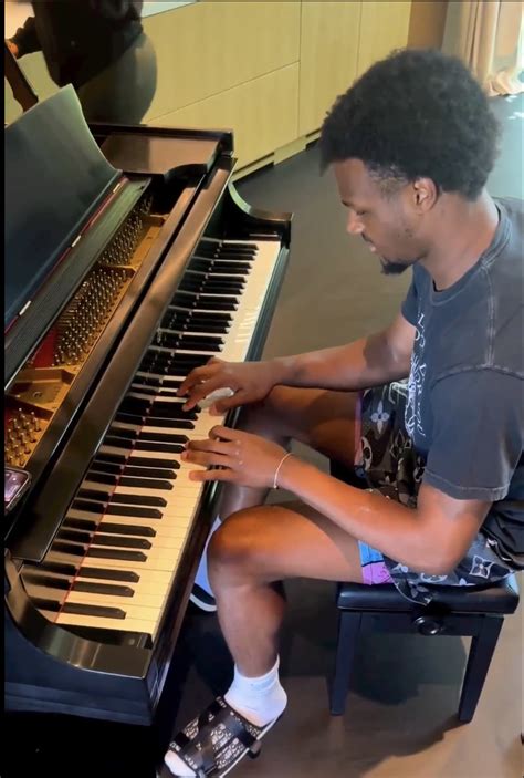 Lebron James Posta Il Ritorno A Casa Di Bronny Sportando