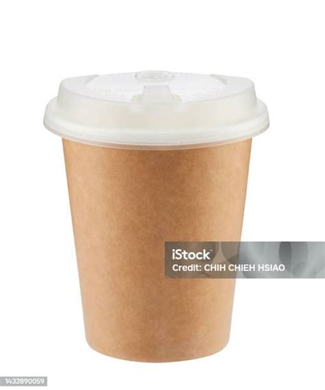 클리핑 경로가있는 흰색 배경에 고립 된 갈색 일회용 커피 컵 실제 사진 종이 커피 마실 것에 대한 스톡 사진 및 기타 이미지 커피 마실 것 0명 3차원 형태 Istock