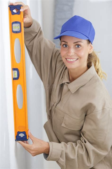Woman Worker Leaning Spirit Level On Wall Stock Image Image Of Homerenovation Measurement