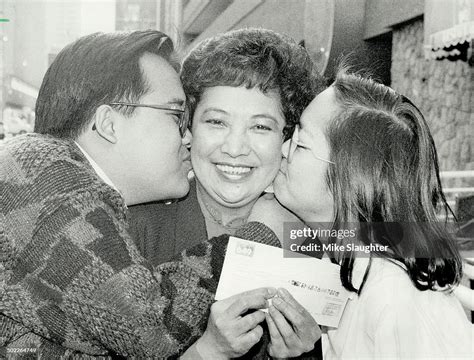 Ester Reyes 45 Of Toronto Has That Million Dollar Smile û And