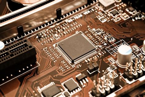 프로세서가 있는 전자 회로 기판 프리미엄 사진
