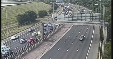 Live Queuing Traffic On Stretch Of M60 After Lorry Breaks Down