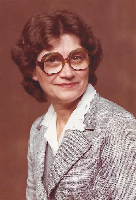 Hellen Smiths Instagram Twitter And Facebook On Idcrawl