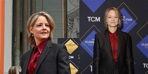 커밍아웃 조디 포스터 동성아내와 동행 포스넘치는 파워우먼 슈트핏 패션엔