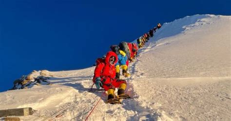 Warning To Climbers As Hundreds Of Dead Bodies Left On Mount Everest Cemetery Flipboard