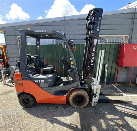 Toyota 1800kg Lpg Forklift With 4000mm 2 Stage Mast Fork Positioner