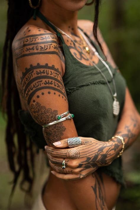 Pin By Mediaplot On Body And Tattoo Tattoos Body Tattoos Armlet