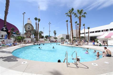 Which Tower Is Closest To The Pool At Circus Circus At Ernest Prather Blog