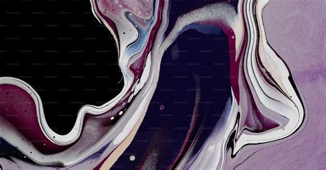 검은색 배경의 보라색과 검은색 추상화 사진 Unsplash의 예술 이미지