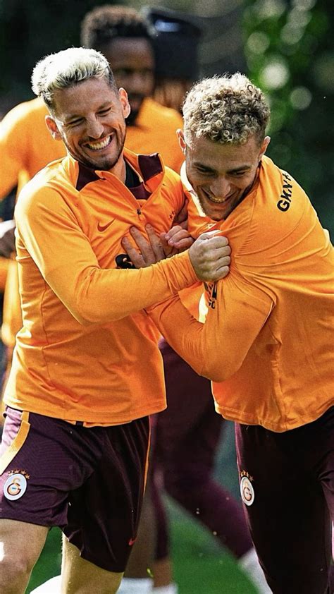 𝐃𝐮𝐲𝐠𝐮 Adlı Kullanıcının Galatasaray Panosundaki Pin Futbolcular Futbolcu Kızlar Futbol Etkinliği