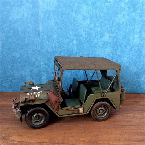 特大 メタル ブリキ 玩具 おもちゃ ミリタリー Military ジープ Jeep 軍用車両 陸軍 緑 アーミーグリーン レトロ インテリア ディスプレイ 輸入雑貨 おしゃれ アート Art