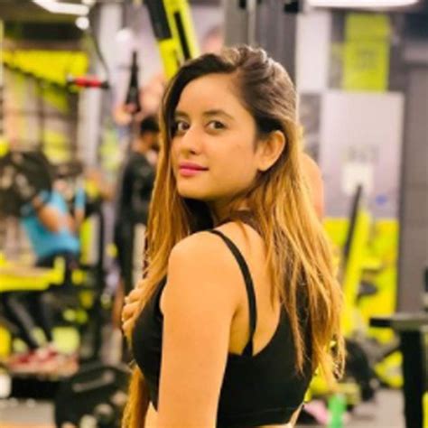 4 Hot Sexy Riya Soni Bikini Pics