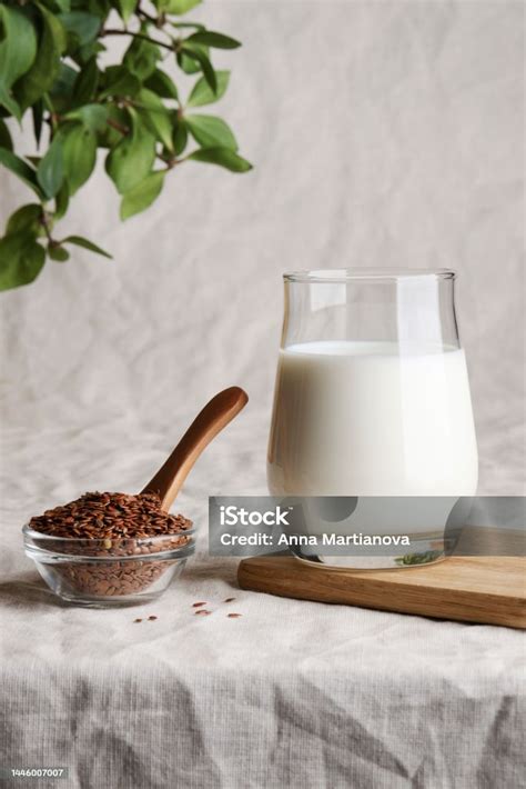 식물과 섬유 배경에 유리에 아마씨 우유 복사 공간 원시 다이어트 식사 건강한 채식 음식과 생활 방식 친환경 제품 0명에 대한 스톡 사진 및 기타 이미지 Istock