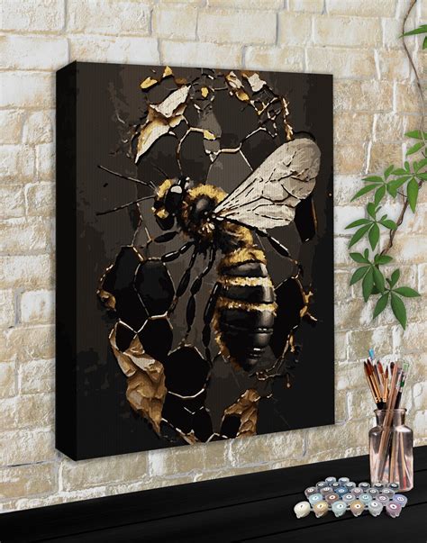 Картина за номерами з Галерейною натяжкою та Золотими фарбами 40х50 см Create Me Оса СМГ 0600